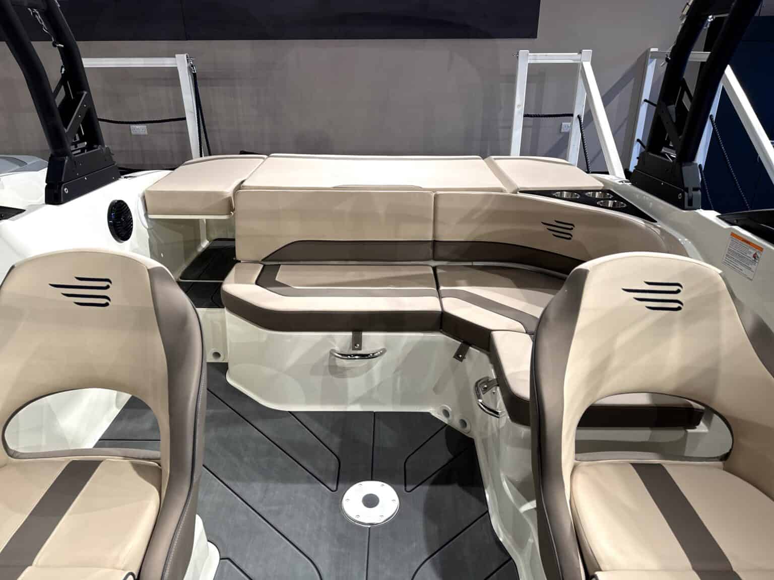 Bayliner V20i 2025 Solid Patriot Blue - SOLD - Land & Sea