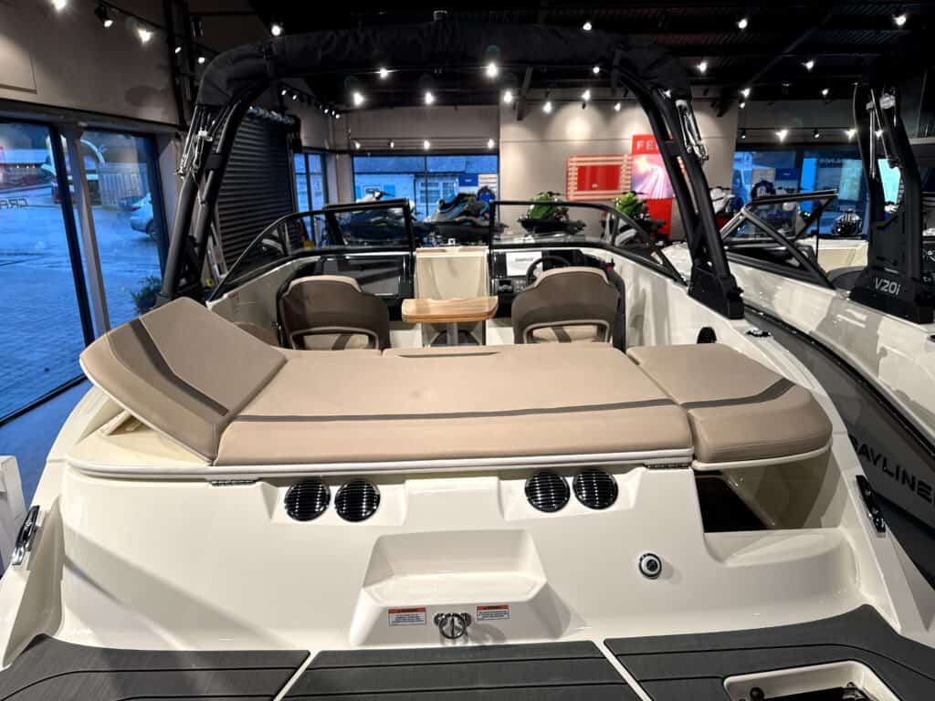 Bayliner V20i 2025 Solid Patriot Blue - SOLD - Land & Sea