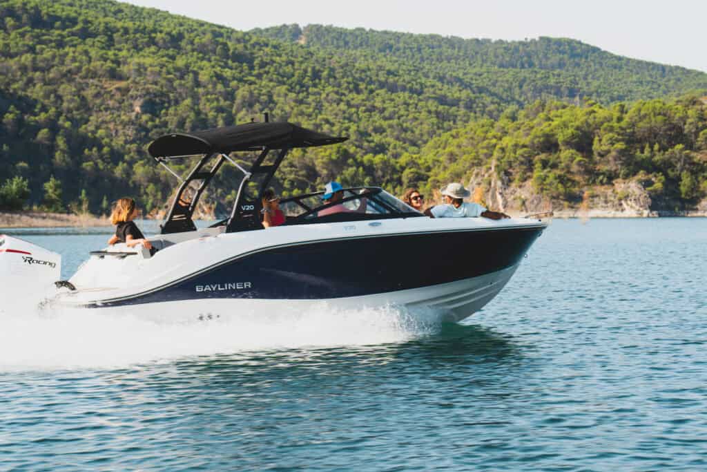 Bayliner V20i 2025 Solid Patriot Blue - In Stock - Land & Sea