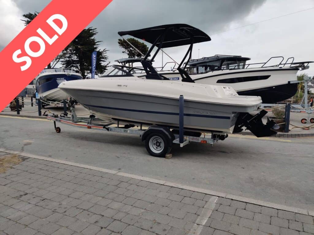 Bayliner VR4 Bowrider 2020 - Land & Sea